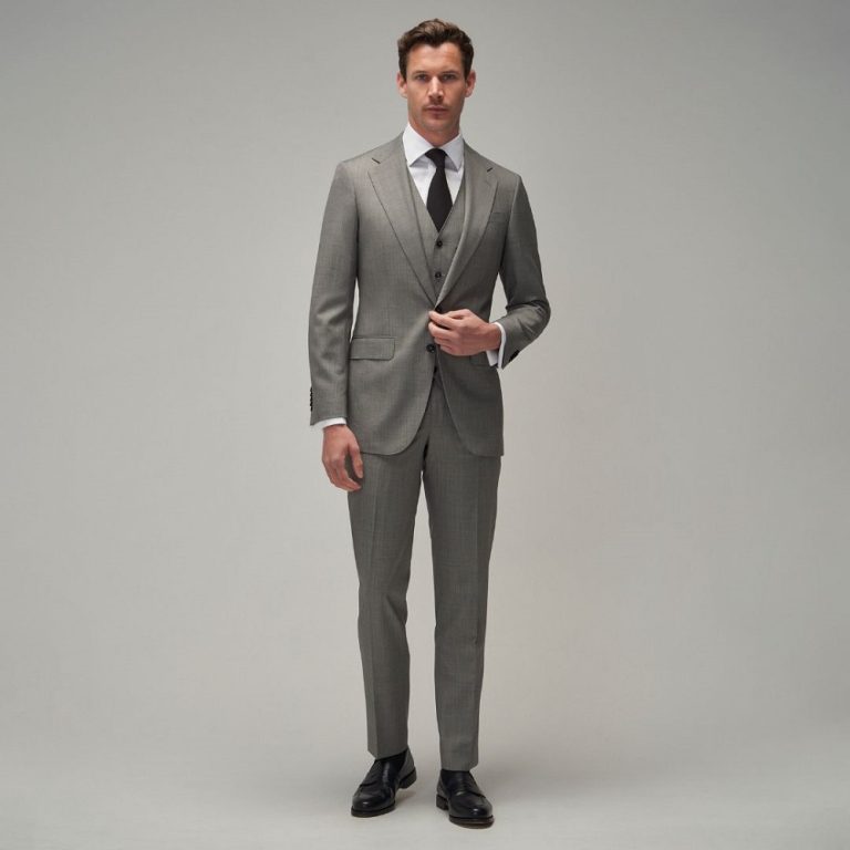 Perfecting Your Style: How to Fold a Handkerchief for Suit - Dress Code